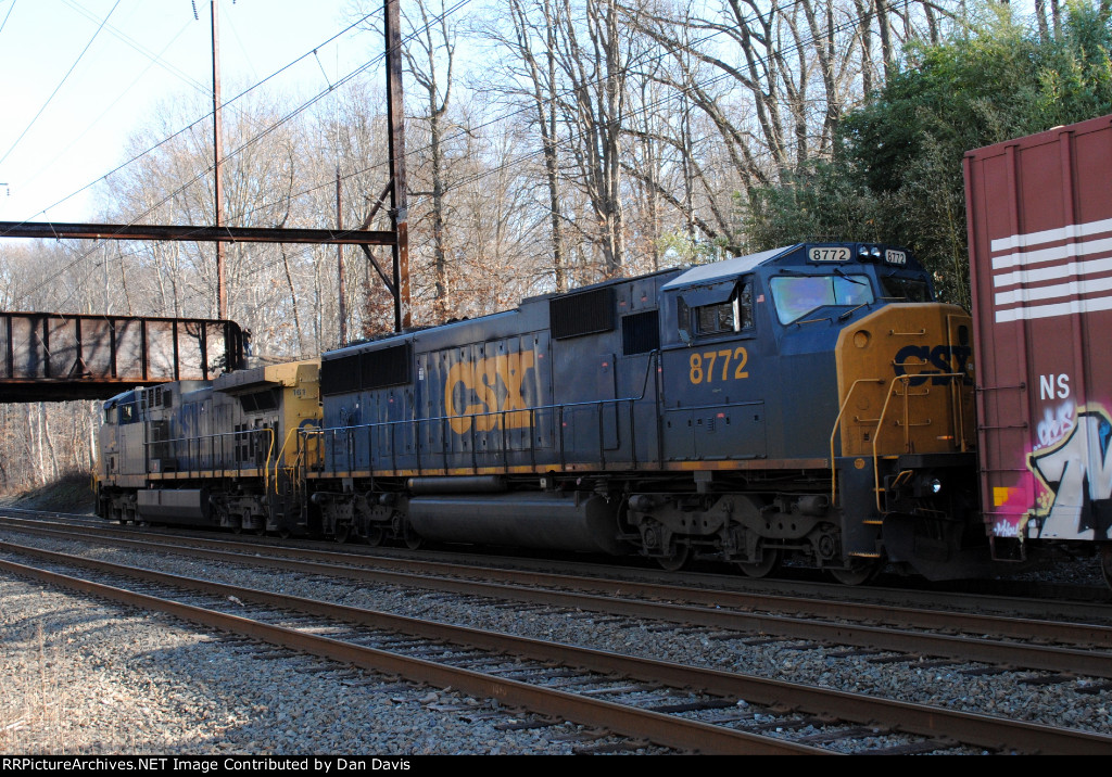 CSX SD60M 8772 on Q300-29.